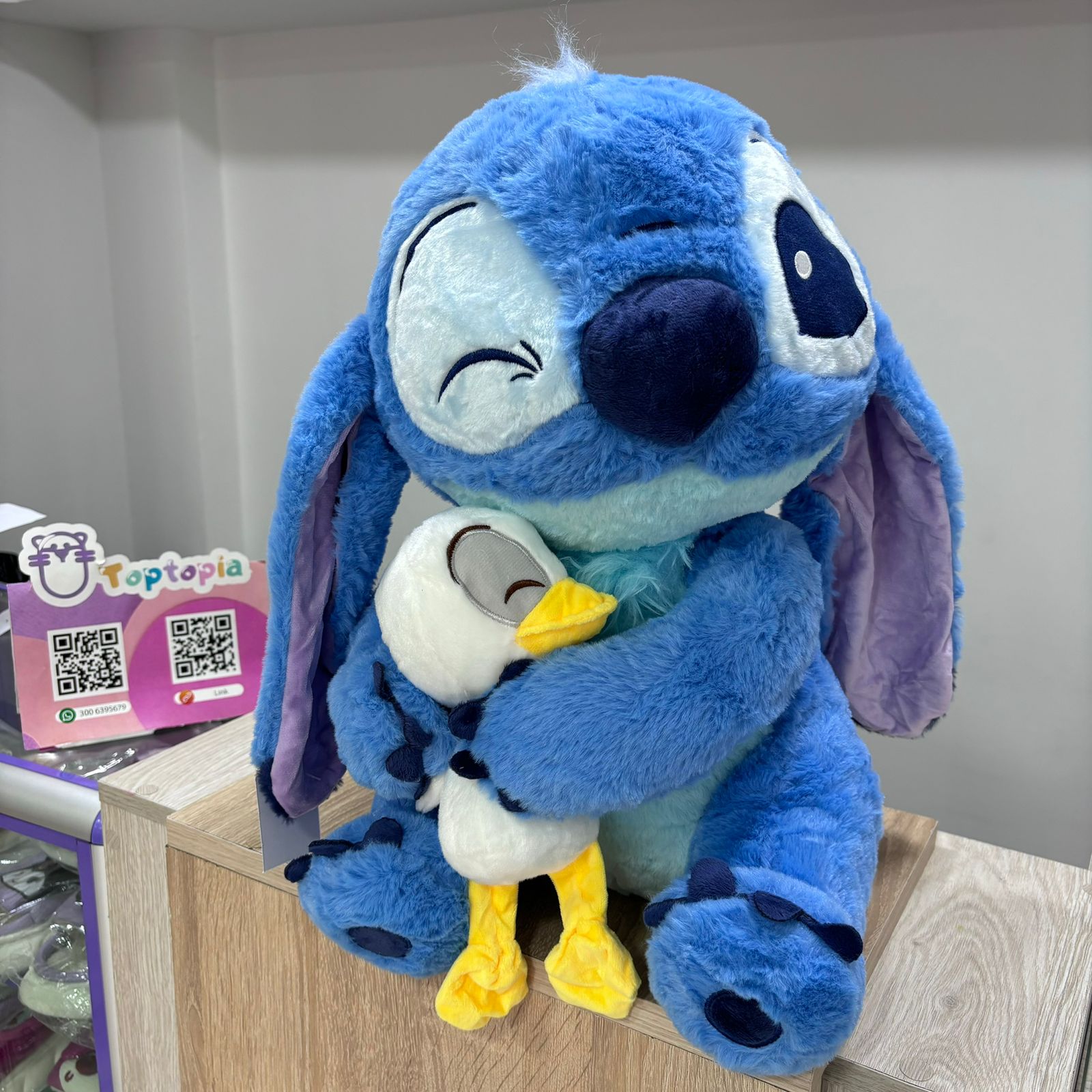 Peluche Stitch Con Pato - toptopia.com.co